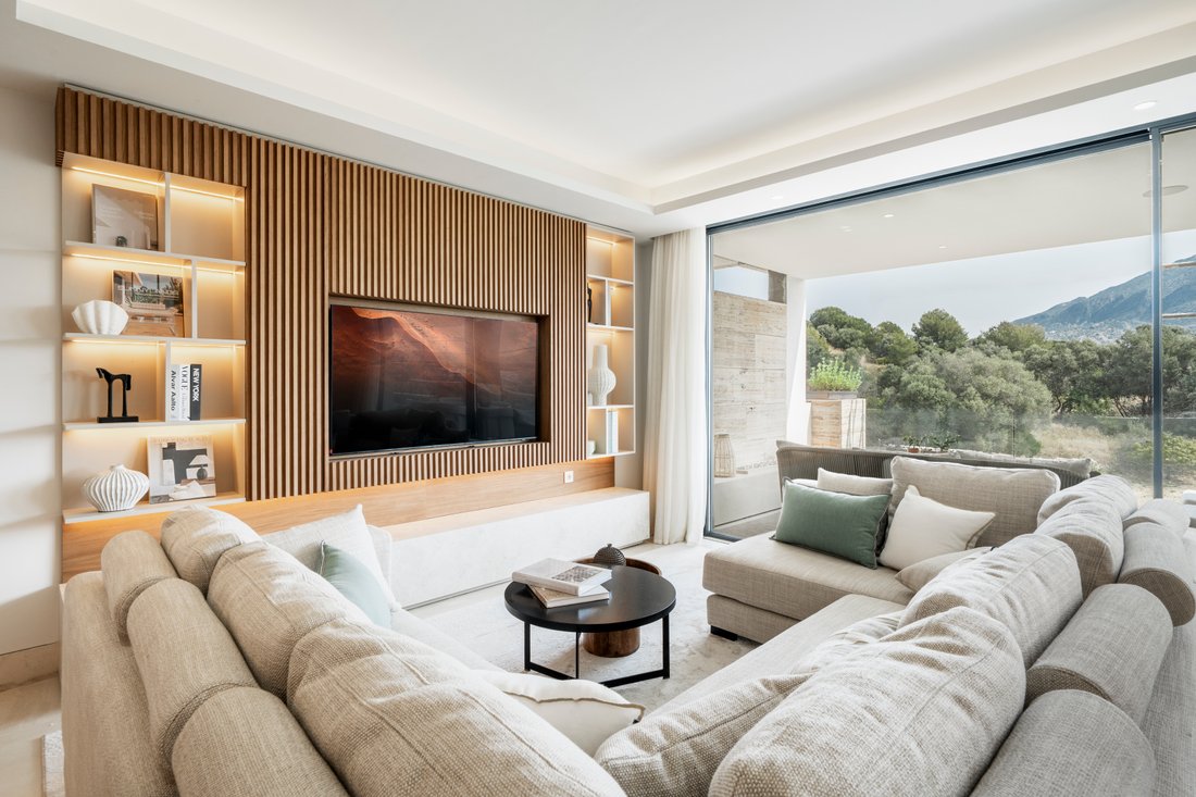 2 Bedroom Ground Floor Apartment Set Within In Puerto Banus, Marbella ...