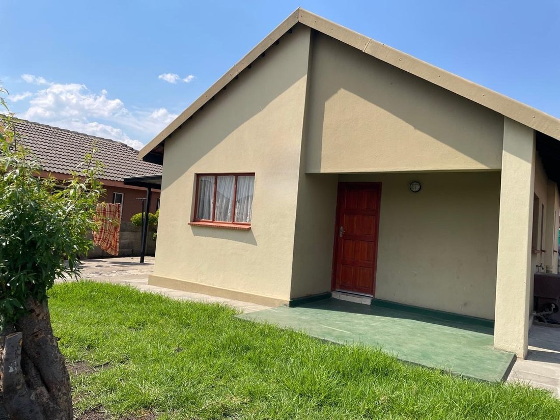 3 Bedroom Home In The Desirable In Rustenburg, North West, South Africa ...
