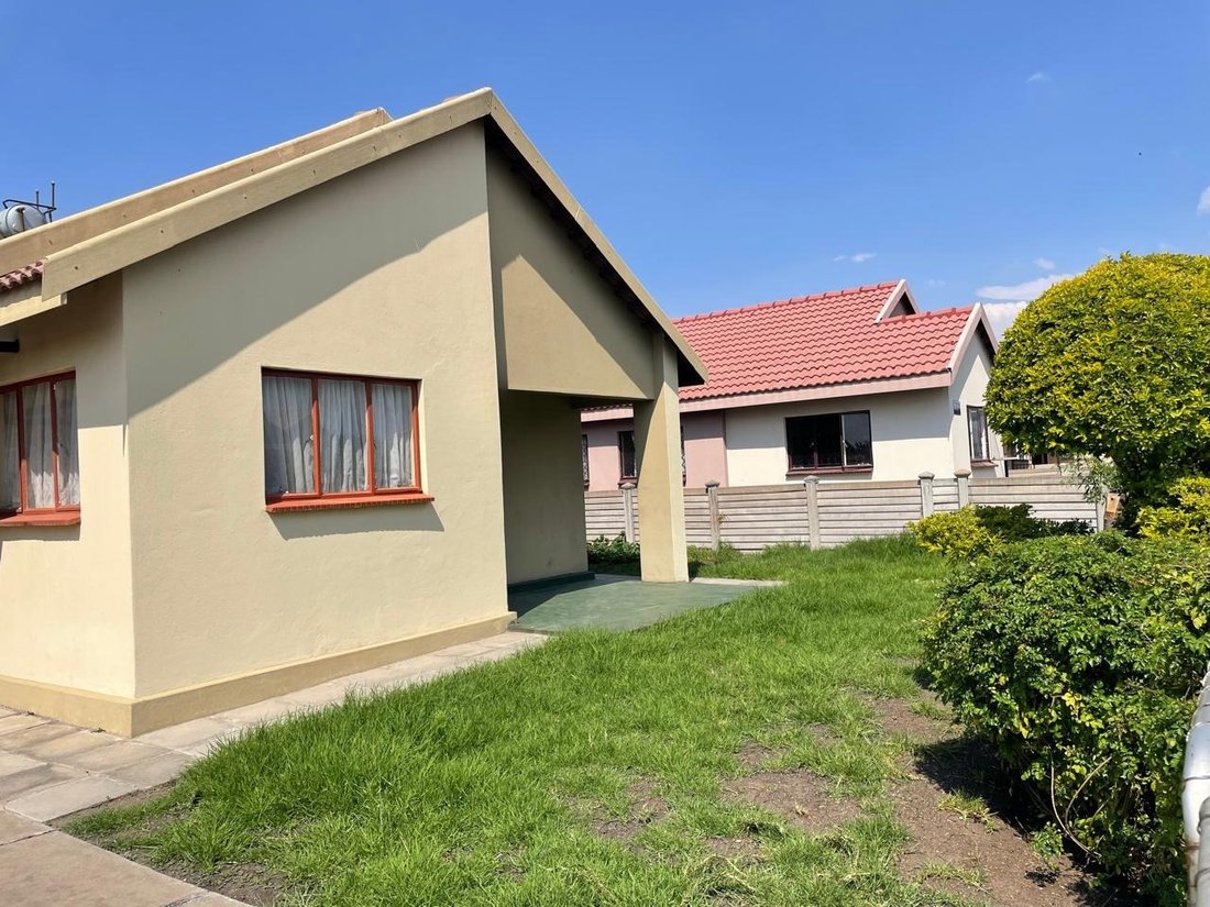 3 Bedroom Home In The Desirable In Rustenburg, North West, South Africa ...
