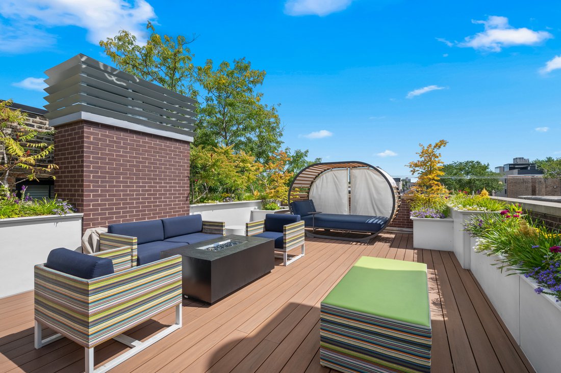 Meticulously Updated Limestone And Brick In Chicago, Illinois, United ...