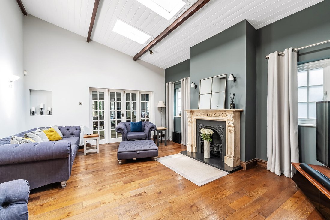 5 Bedroom Detached House For Sale In In South Godstone, England, United ...