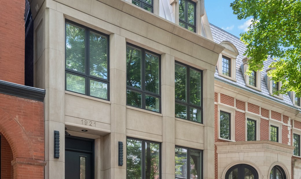 Meticulously Updated Limestone And Brick In Chicago, Illinois, United ...