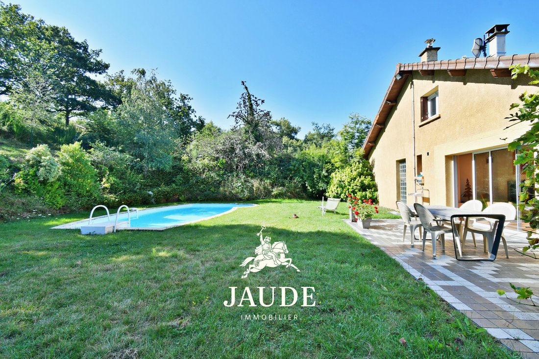 Vom Architekten Entworfenes In Orcines, Auvergne Rhône Alpes ...