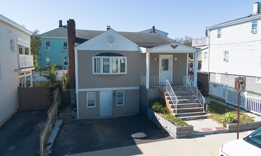 5 Bedrooms Single Family Detached In Chelsea, Massachusetts, United ...