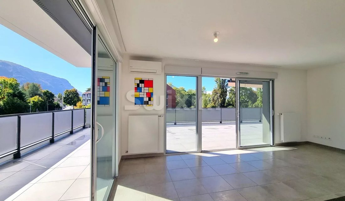 Modern 2 Bedroom Apartment In In Ambilly, Auvergne Rhône Alpes, France ...