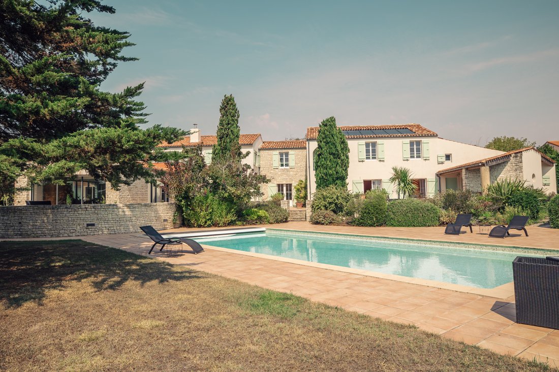 Exceptional 450 M² Contemporary Residence En Fouras, Nueva Aquitania ...