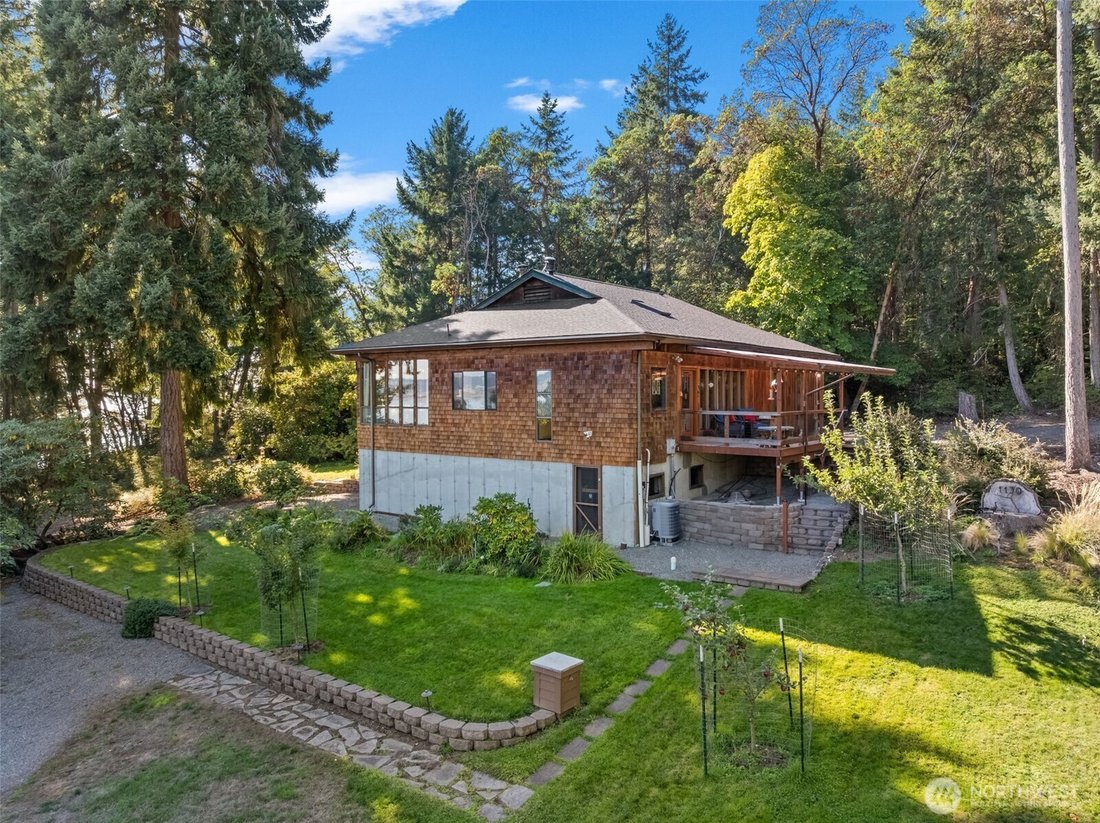 Frank Lloyd Wright–Inspired Northwest In Fox Island, Washington, United ...