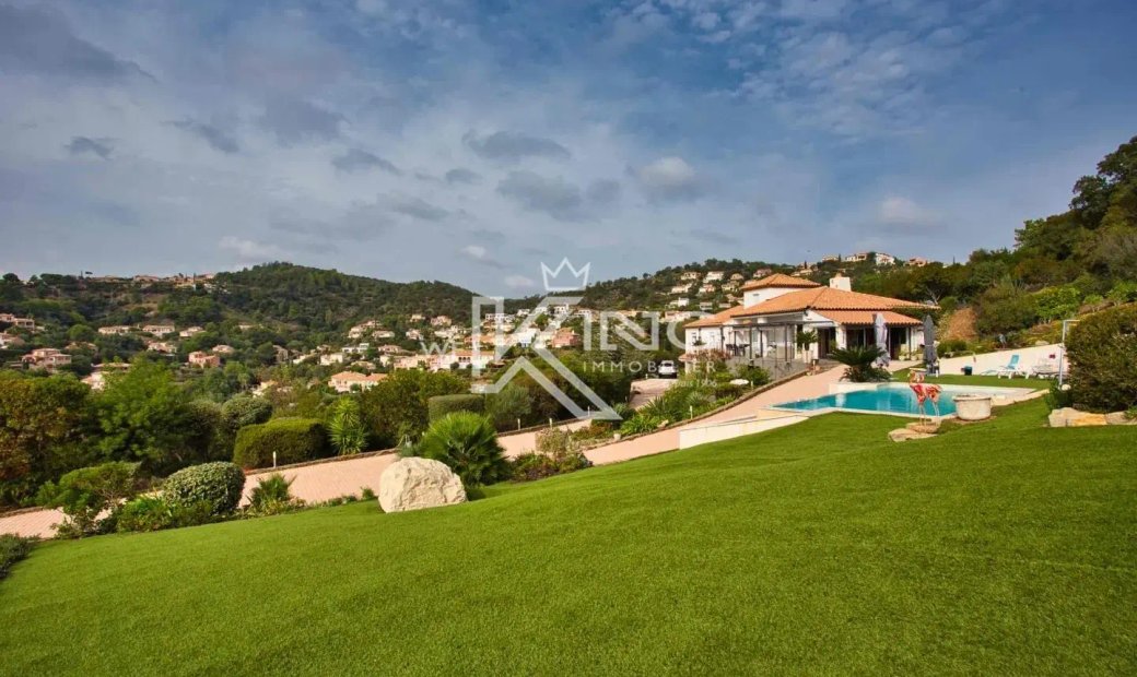 Atemberaub In Roquebrune Sur Argens, Provence Alpes Côte D'azur, Frankreich Zu Verkaufen (16362064)