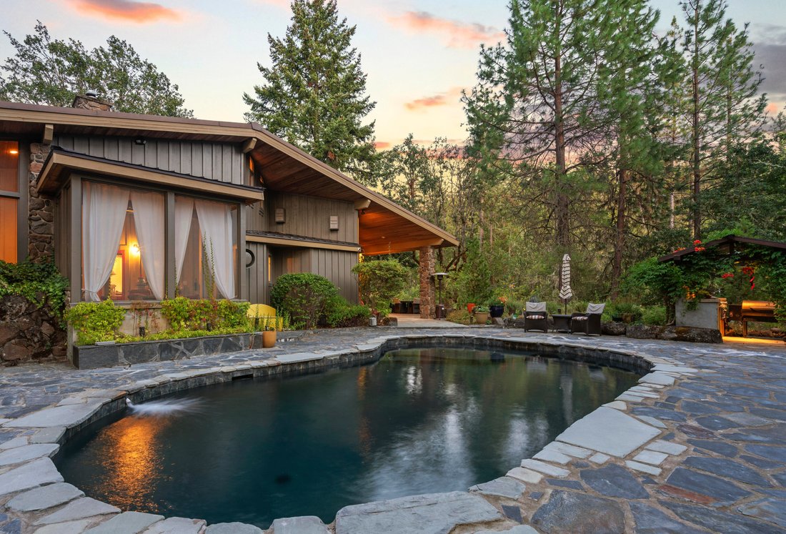 Rare 40 Acre Estate Above Big Butte Creek In Eagle Point, Oregon ...