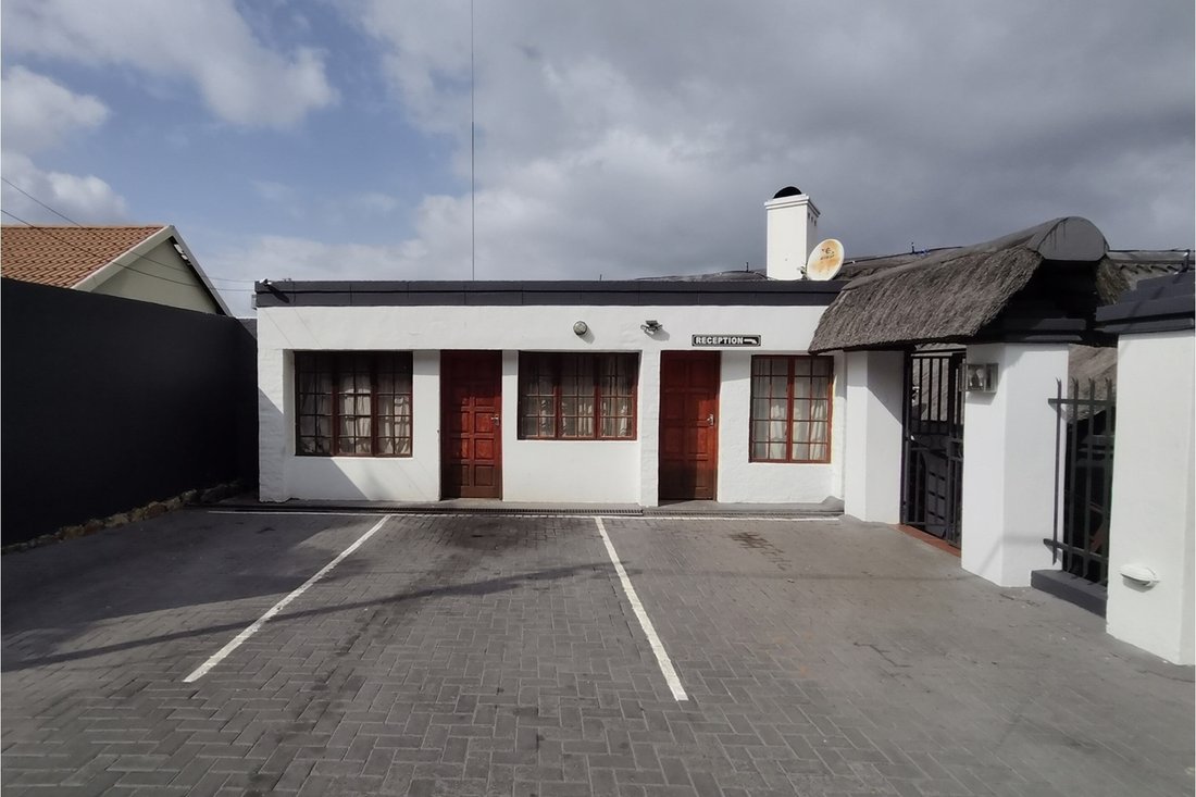 Luxurious Ten Bedroom With Breath In Hartbeespoort, North West, South ...