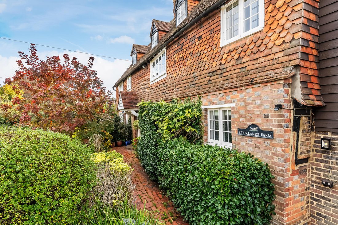 4 Bedroom Semi Detached House For Sale In In Lingfield, England, United ...