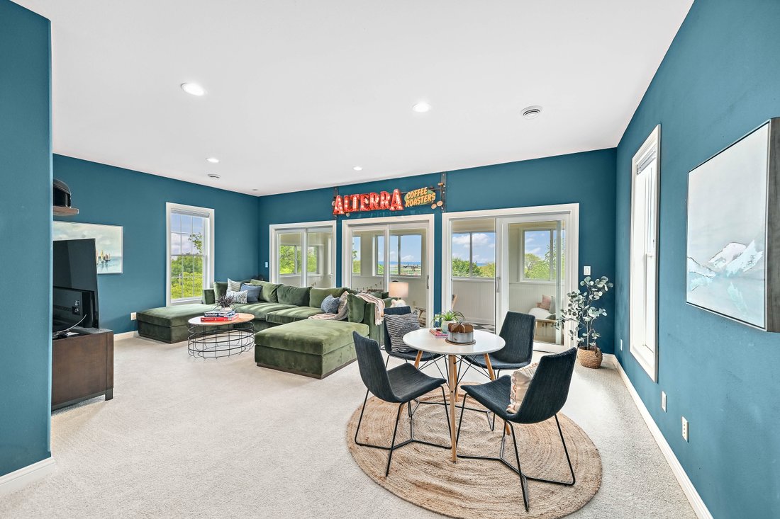 One Of A Kind Home With Dramatic Lake In Milwaukee, Wisconsin, United ...
