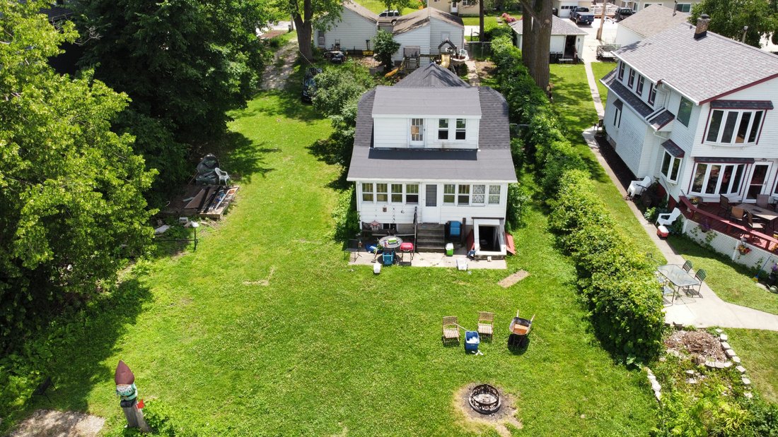 Exceptional Lakefront Property In Pewaukee, Wisconsin, United States ...