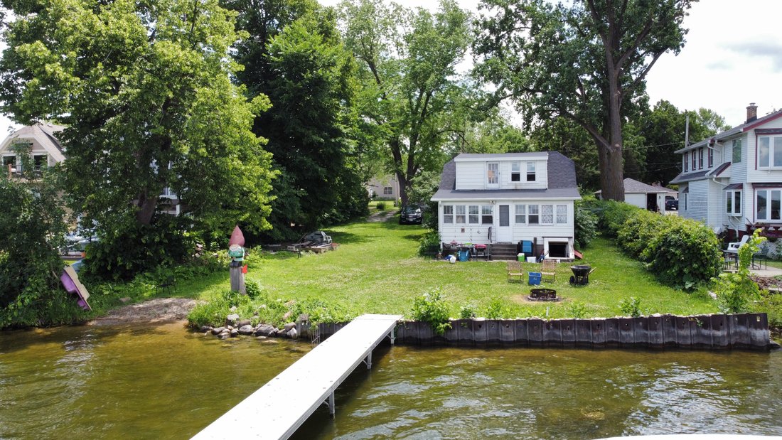 Exceptional Lakefront Property In Pewaukee, Wisconsin, United States ...