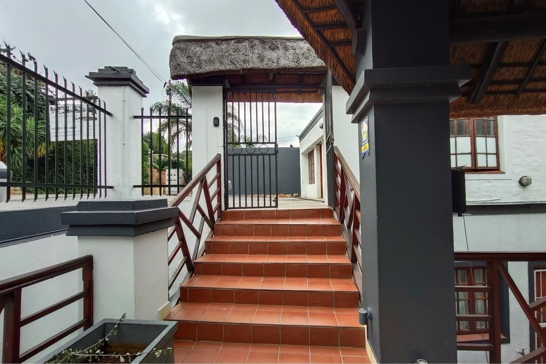 Luxurious Ten Bedroom With Breath In Hartbeespoort, North West, South ...