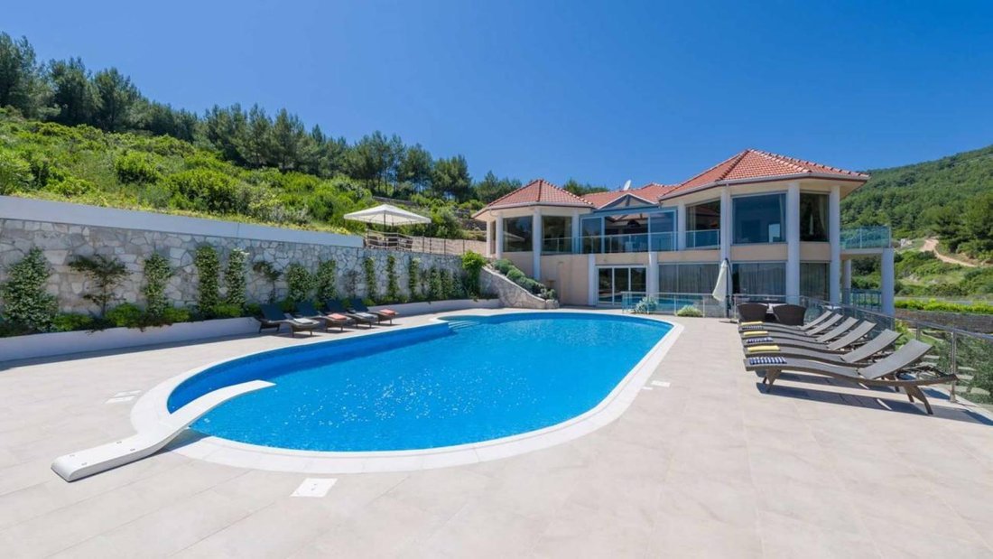 Villa For Sale In En Opcina Smokvica, Condado De Dubrovnik Neretva ...