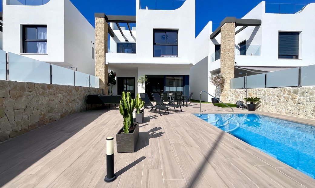 Villa Playa Flamenca En Playa Flamenca, Orihuela, Comunidad Valenciana ...