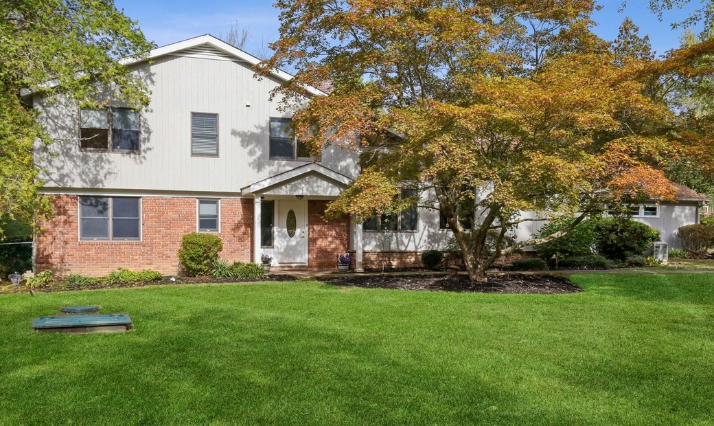 Maison Sur Deux Niveaux Dans Basking Ridge, New Jersey, états Unis à ...