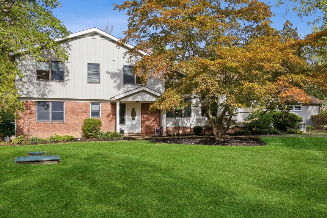Maison Sur Deux Niveaux Dans Basking Ridge, New Jersey, états Unis à ...