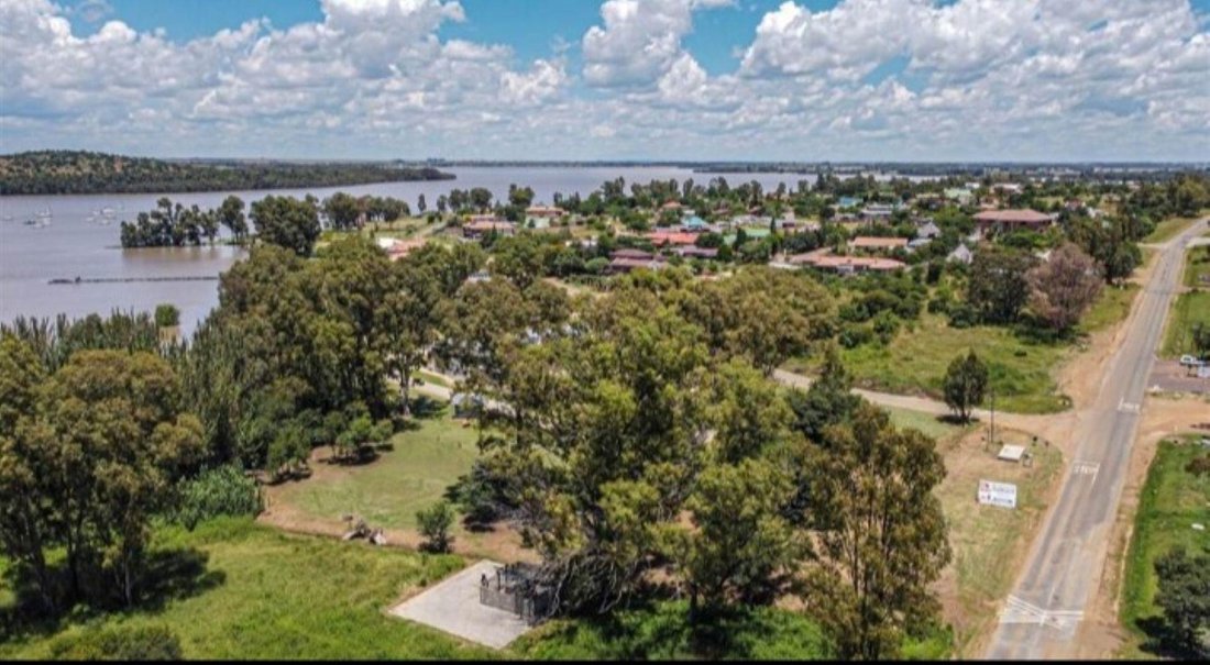 Stand For Sale Waterfront View Vaal In Vaal Marina, Gauteng, South ...