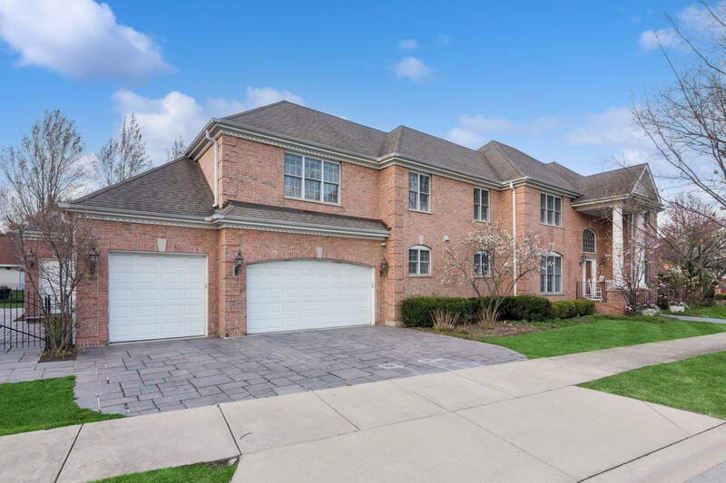 One Of A Kind Living Experience On A Rare In Elmhurst, Illinois, United ...