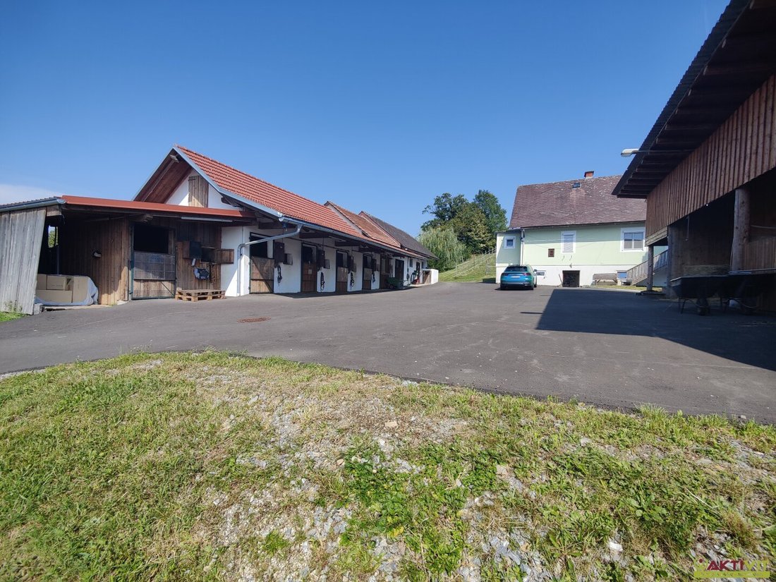 Reitanlage Für Hobby Und Beruf Mit Dans Langegg Bei Graz, Styrie ...