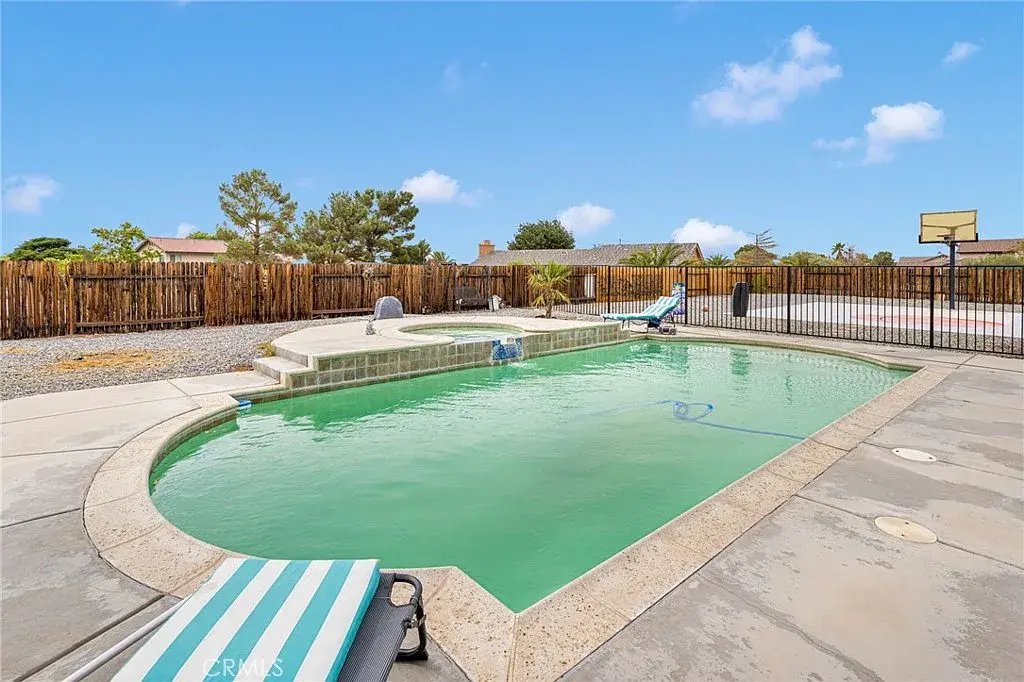 4 Bedrooms In Apple Valley, California, United States For Sale (16416168)