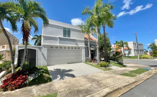 Luxury homes with garden for sale in Toa Alta, Puerto Rico | JamesEdition