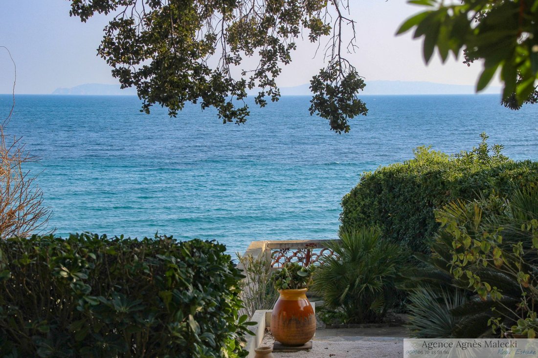 Une Propriété Au Dans Rayol Canadel Sur Mer, Provence Alpes Côte D'azur ...