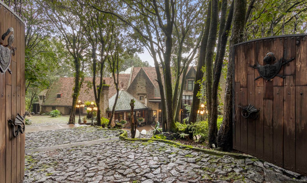El Faro Del Bosque Dans Santa Catarina Yecahuitzotl, Mexico, Mexique à ...