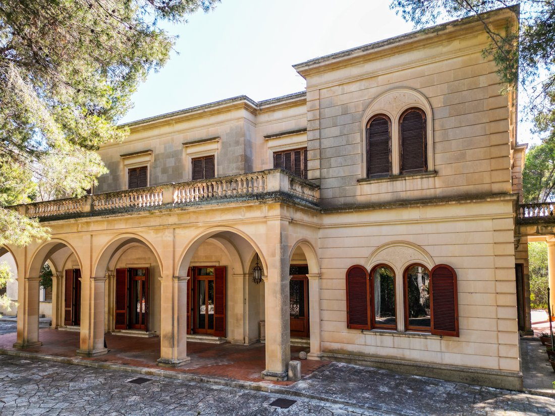 Historic Villa Surrounded By 10 Hectares Of In Ferrovia Rudiae, Lecce ...