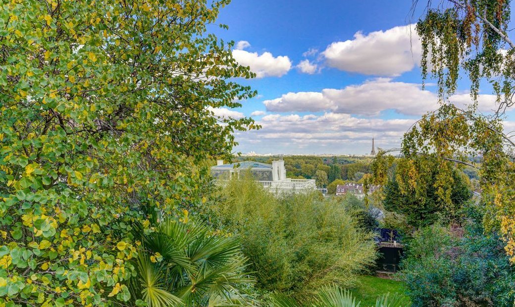 Panoramic View Land Paris In Saint Cloud, île De France, France For ...