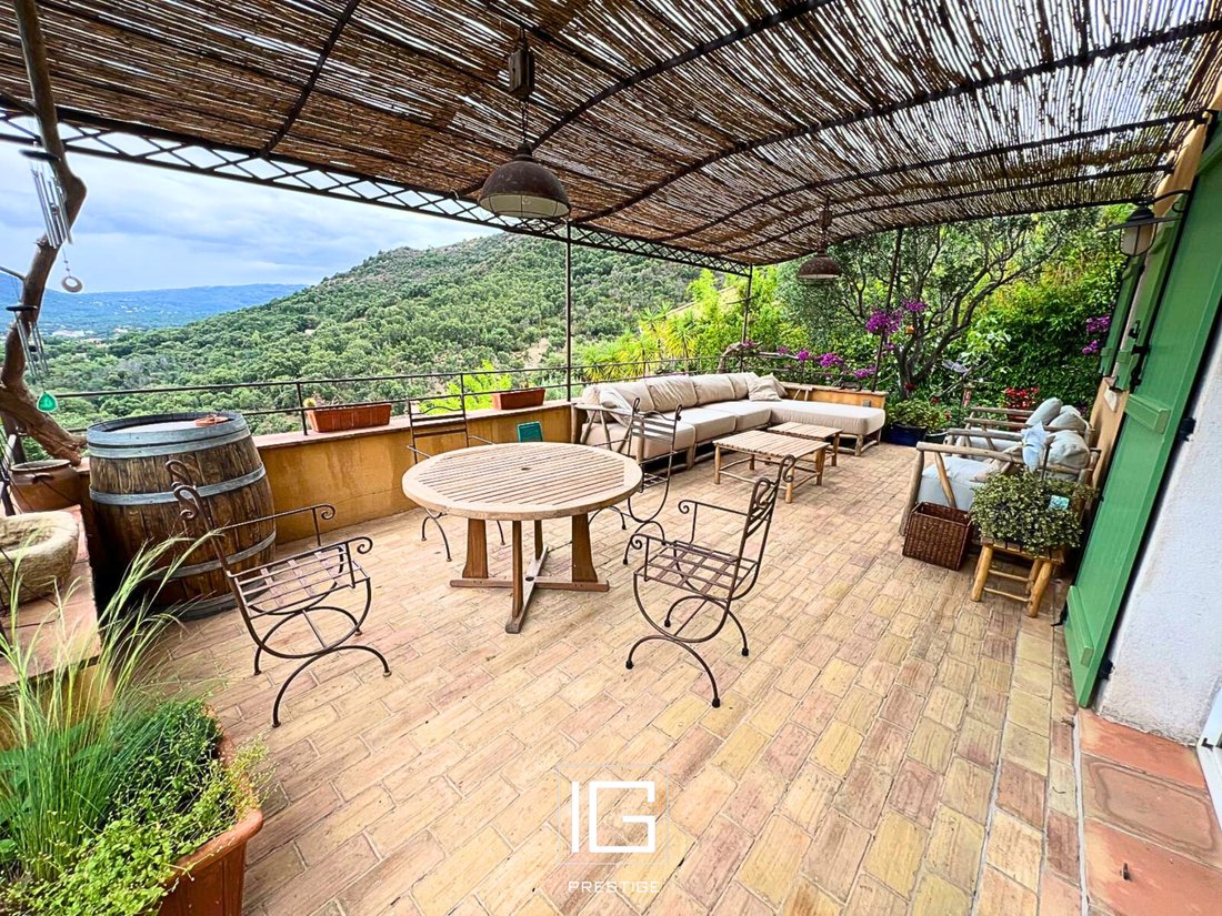 House With Dominant View, Natural In Bandol, Provence Alpes Côte D'azur ...