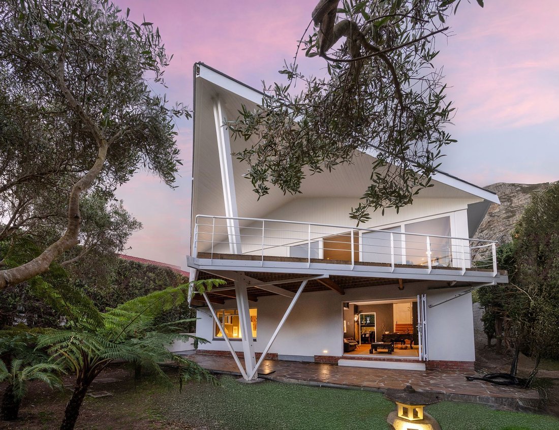 Iconic Designed 3 Bed Home With In Hermanus, Western Cape, South Africa ...
