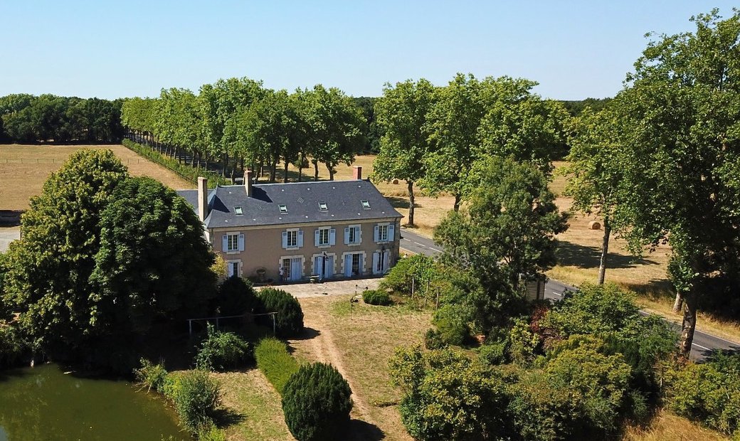 Large Renovated Estate With Guest En Château La Vallière, Centro ...