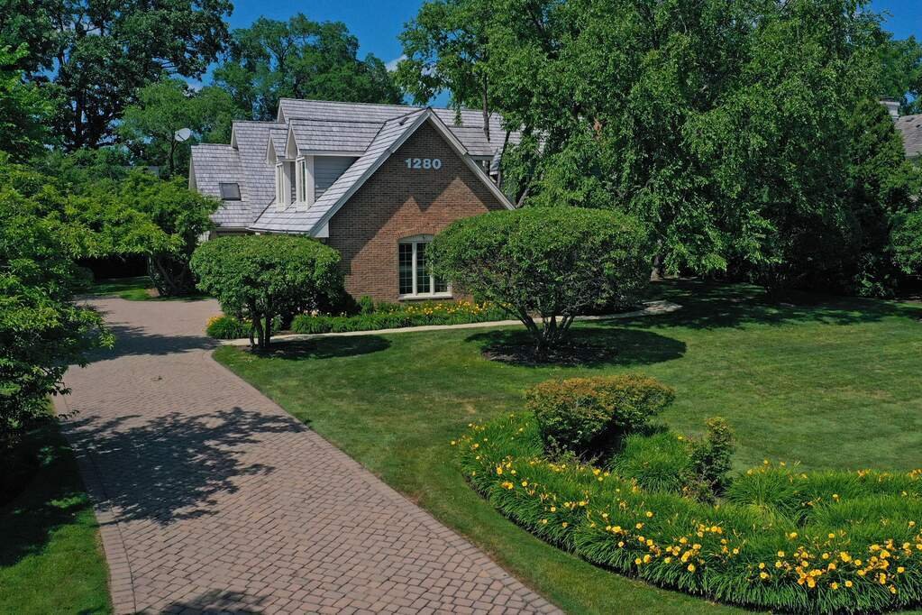 Élégant Domaine De Style Cape Cod Dans Shields Township, Illinois ...