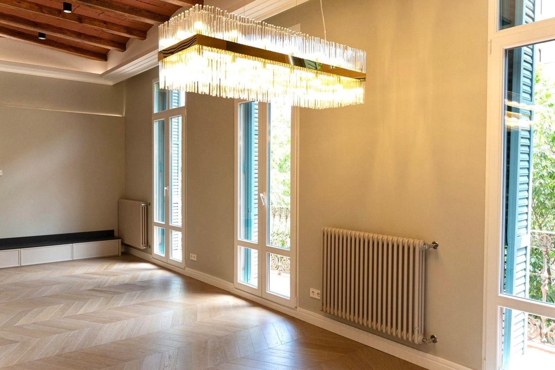 Exclusive Apartment With Luxury Renovation At In Eixample, Barcelona ...