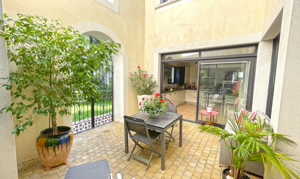 Townhouse Nîmes With Garden, Patio, And Garage In Nîmes, Occitanie ...