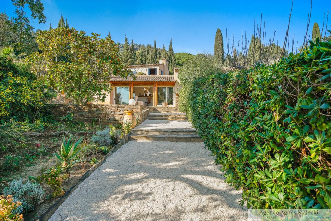 Une Propriété Au Dans Rayol Canadel Sur Mer, Provence Alpes Côte D'azur ...