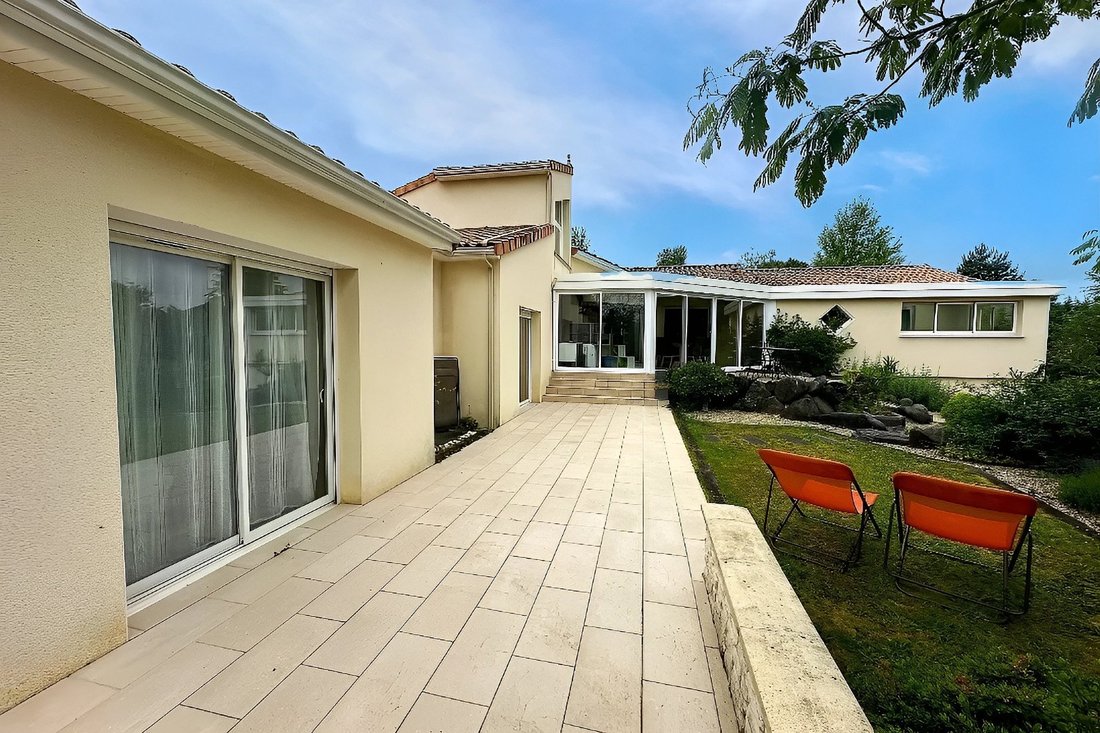 Superbe Maison D'architecte De 318 Dans Montembœuf, Nouvelle Aquitaine ...