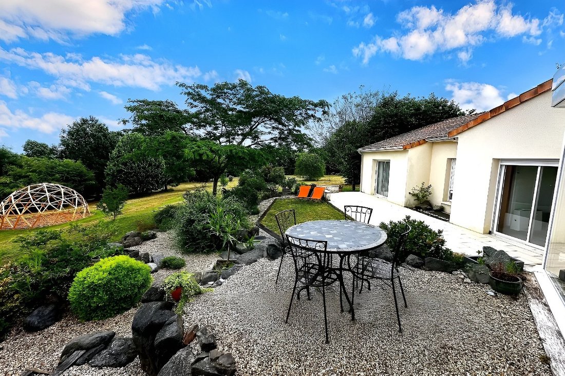 Superbe Maison D'architecte De 318 Dans Montembœuf, Nouvelle Aquitaine ...