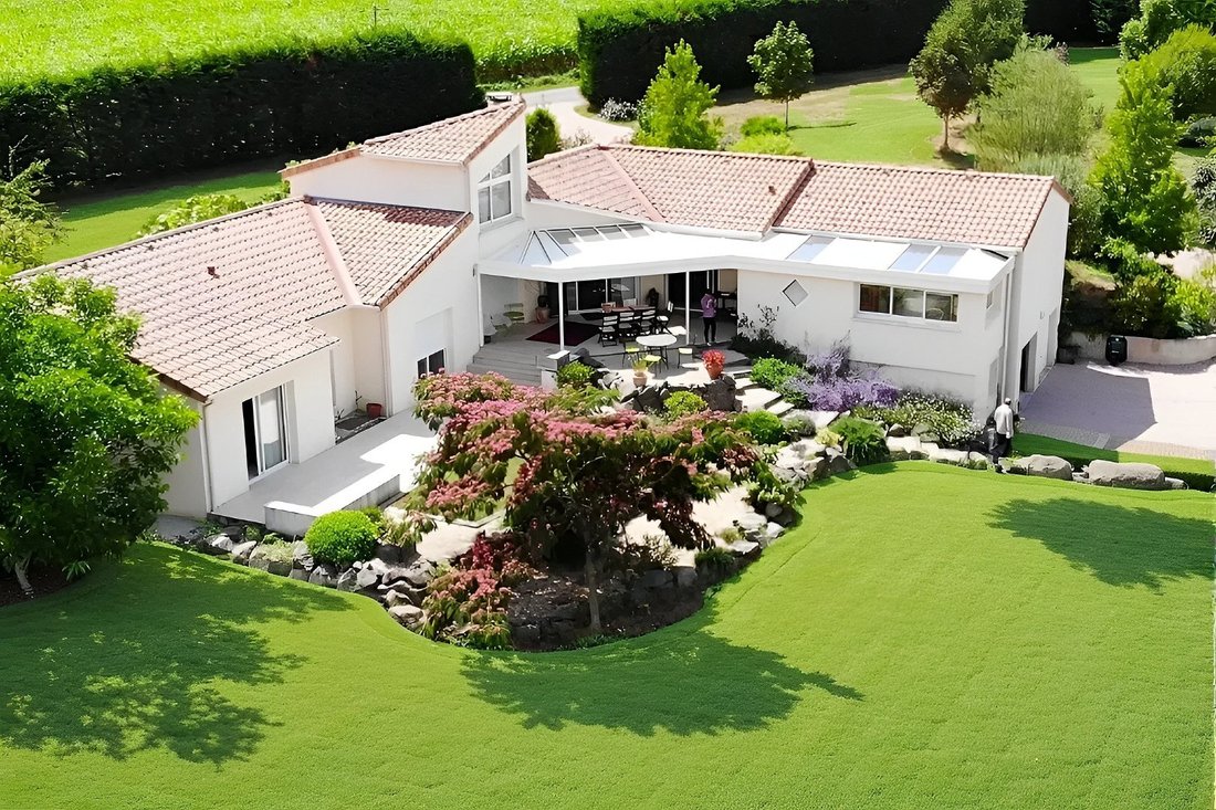 Superbe Maison D'architecte De 318 Dans Montembœuf, Nouvelle Aquitaine ...
