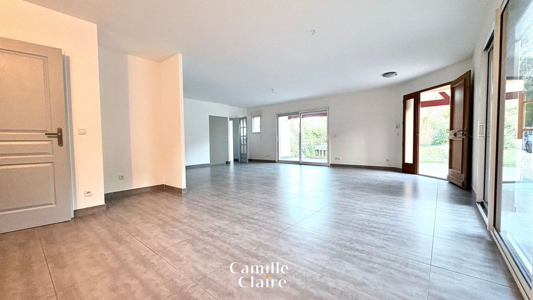 Sale Of Single Storey T5 House In Mimet, Provence Alpes Côte D'azur ...