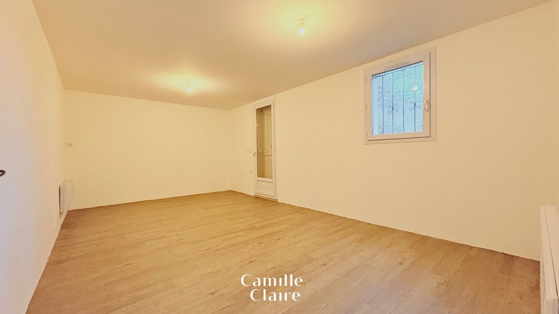 Sale Of Single Storey T5 House In Mimet, Provence Alpes Côte D'azur ...
