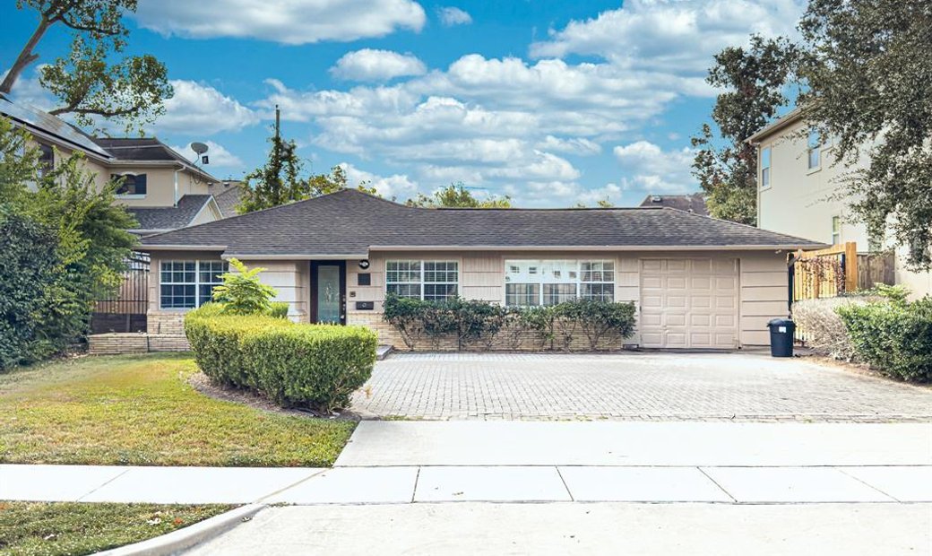 Single Family Residence In Bellaire In Bellaire, Texas, United States ...