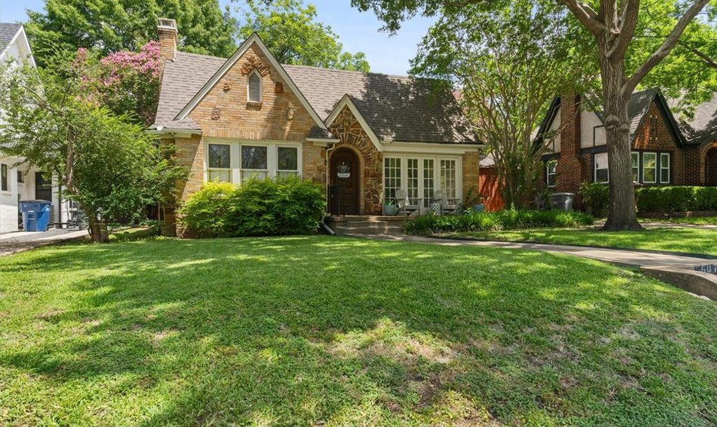 Single Family Residence In Dallas In Dallas, Texas, United States For ...