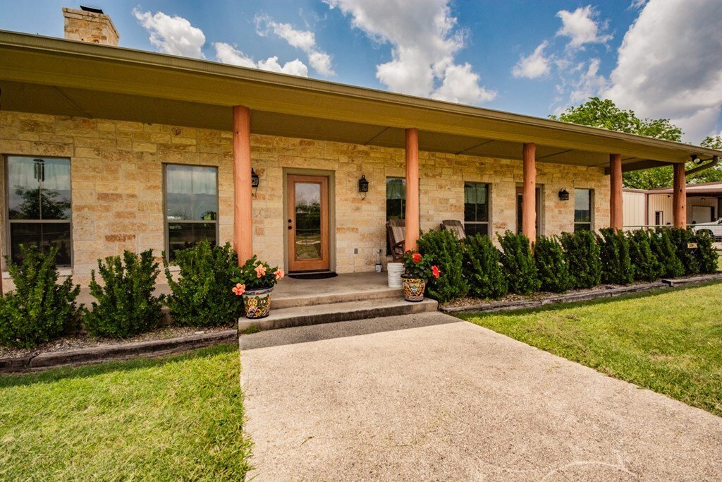Single Family Residence In Utopia In Vanderpool, Texas, United States ...