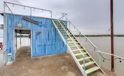 Luxury water view houses for sale in Newark, Texas | JamesEdition