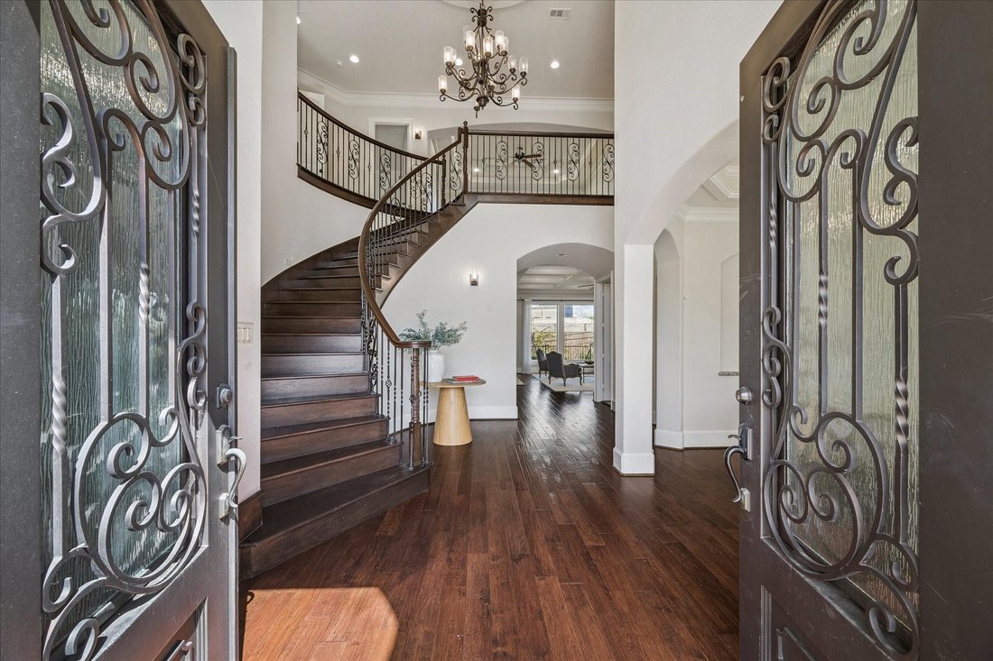 Single Family Residence In Bellaire In Bellaire, Texas, United States ...