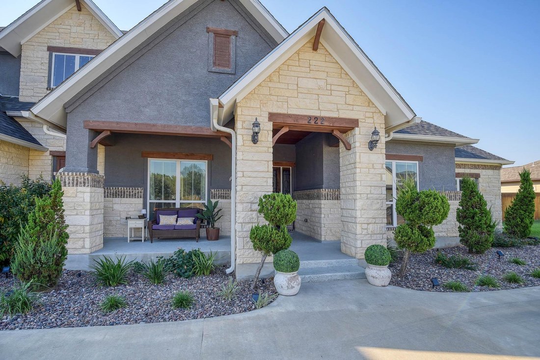 Single Family Residence In Shiner In Shiner, Texas, United States For ...